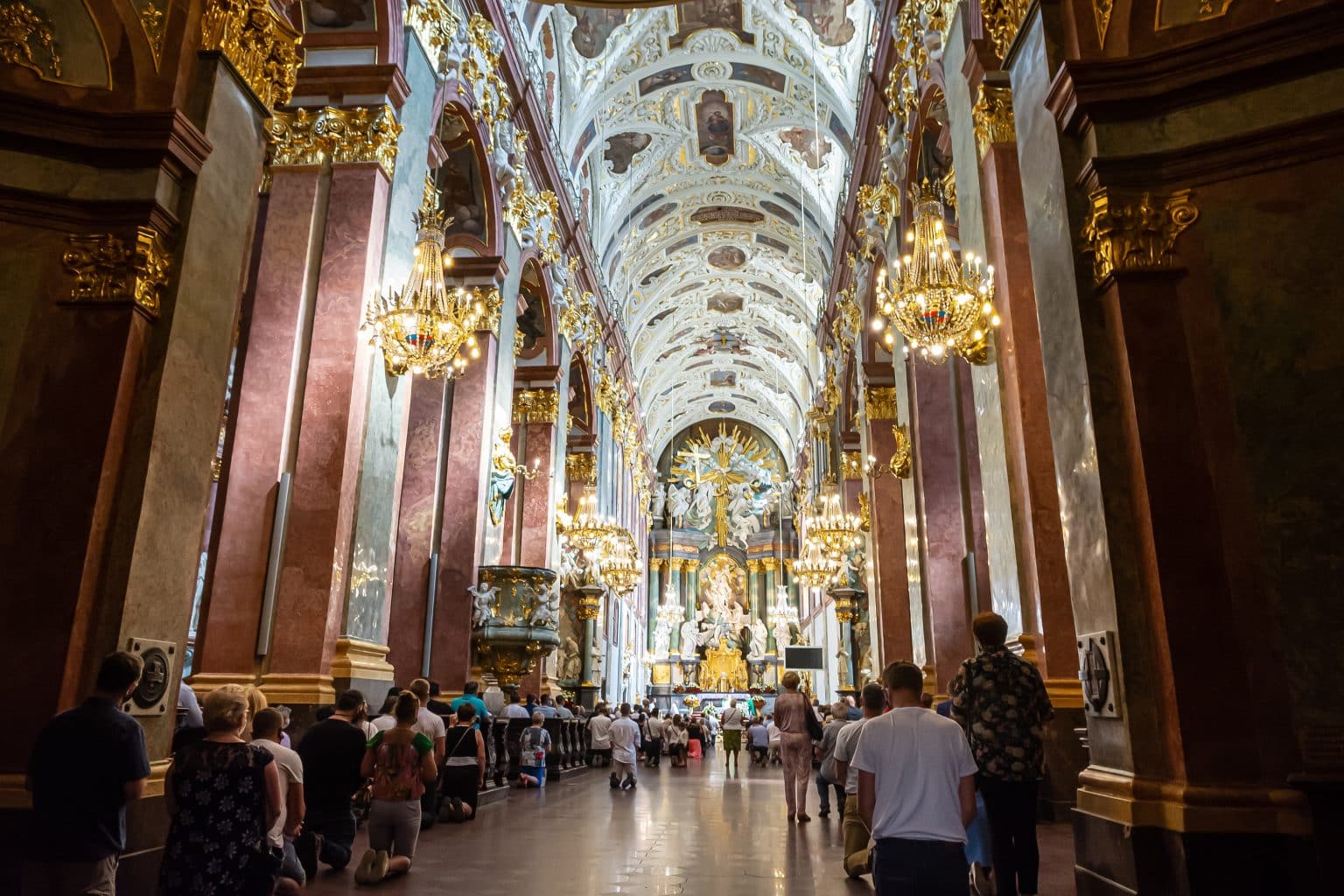 Attending Catholic Mass in Poland as an American