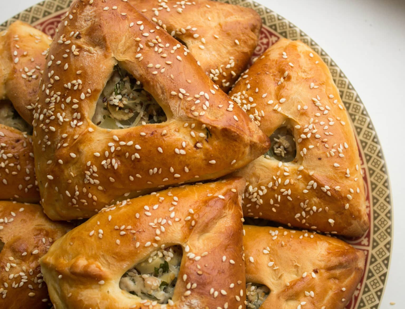 Echpochmak: Tatar Triangular Meat Pie