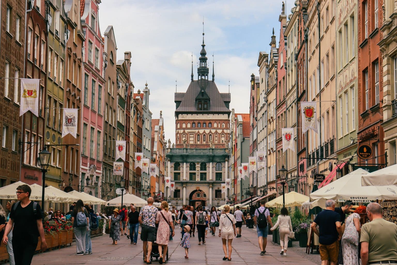Poland’s Story of Identity: Heroes, Memory, and Meaning